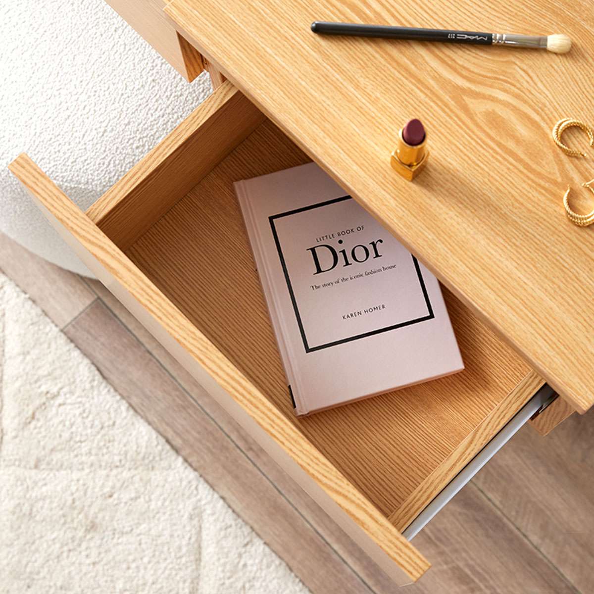 Leia Make-Up Table - Natural